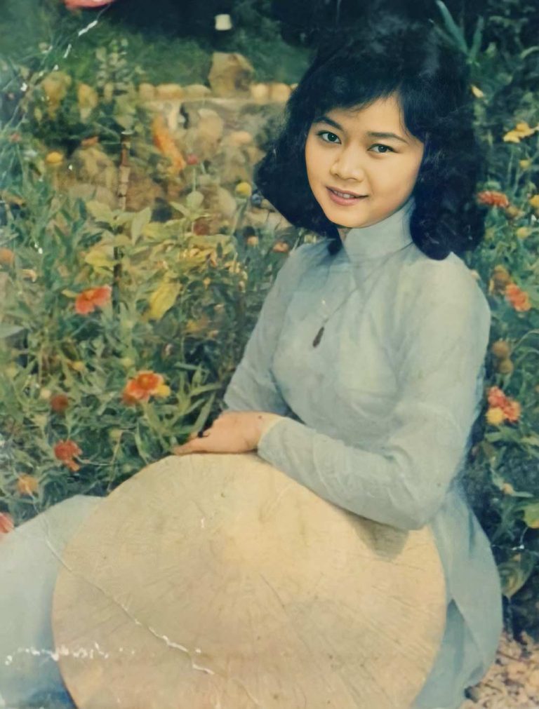 Bộ sưu tập hình ảnh đẹp của ca sĩ Hoàng Oanh trước và sau 1975