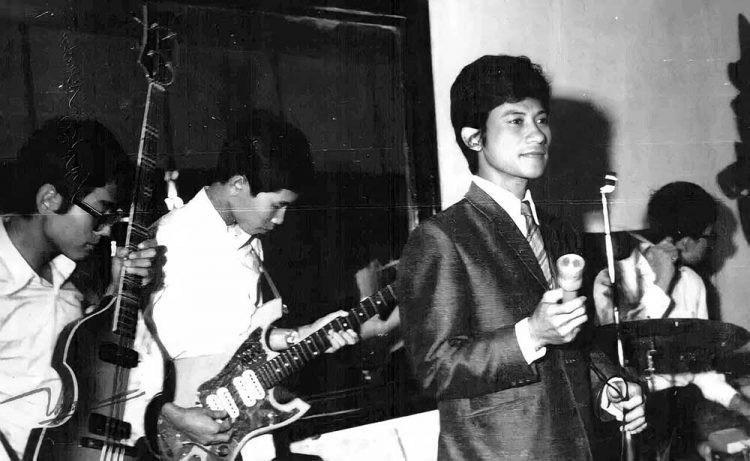 Cuộc đời và sự nghiệp của ca sĩ Chế Linh - Hành trình từ vùng quê nghèo ...